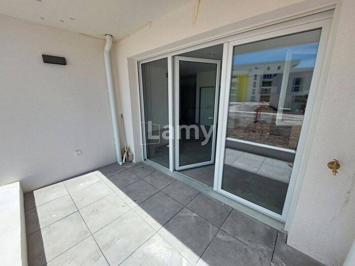 Zone Industrielle et Commerciale, Royan : Appartement 3 pièces à louer
