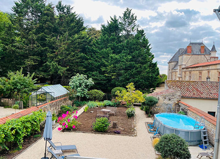 Maison à vendre - Coulonges-sur-lAutize - 7 pièces - 4 chambres