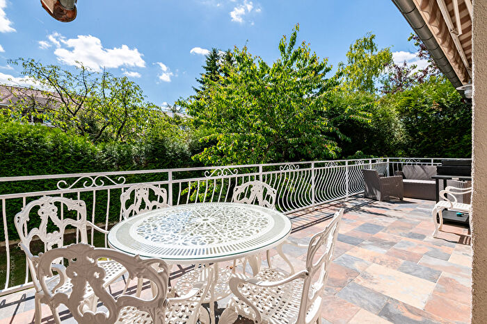 Maison à vendre - Noisy-le-Grand, Nord - 8 pièces - 5 chambres