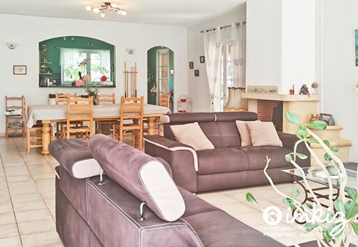 Maison à vendre - Saint-Restitut - 10 pièces - 4 chambres