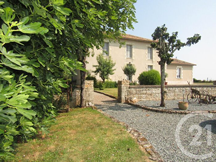 Maison à vendre - Saint-Coutant - 8 pièces - 4 chambres