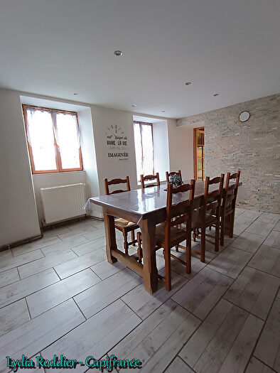 Maison à vendre - Puy-Guillaume - 6 pièces - 4 chambres