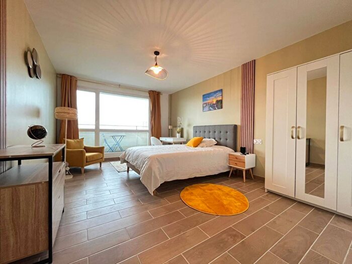 Hôtel de Ville, Créteil : Appartement 6 pièces à louer