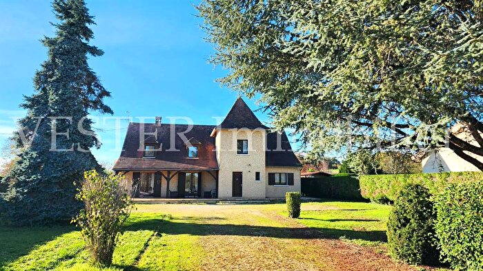 Maison à vendre - Saint-Front-de-Pradoux - 11 pièces - 6 chambres