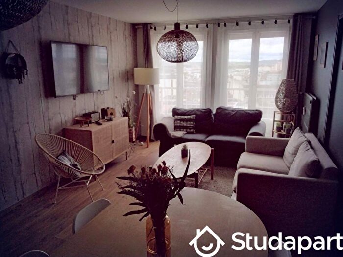 Appartement à louer - Laon Zola-Neufchâtel-Orgeval, Reims - 1 pièce - 4 chambres