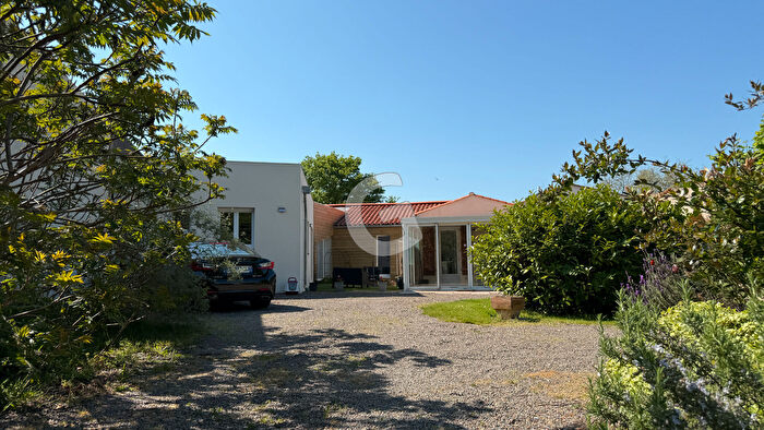 Maison à vendre - Saint-Avaugourd-des-Landes - 5 pièces - 3 chambres
