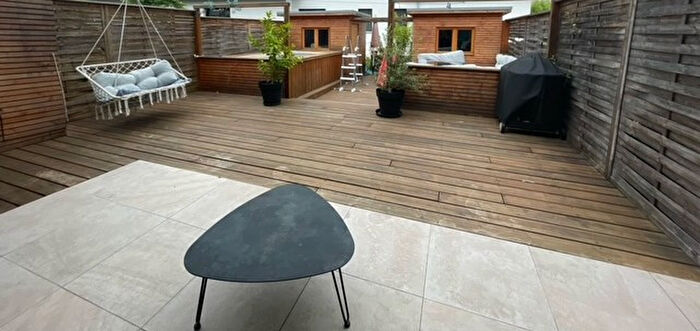 Maison à louer - Pechbonnieu - 4 pièces - 3 chambres