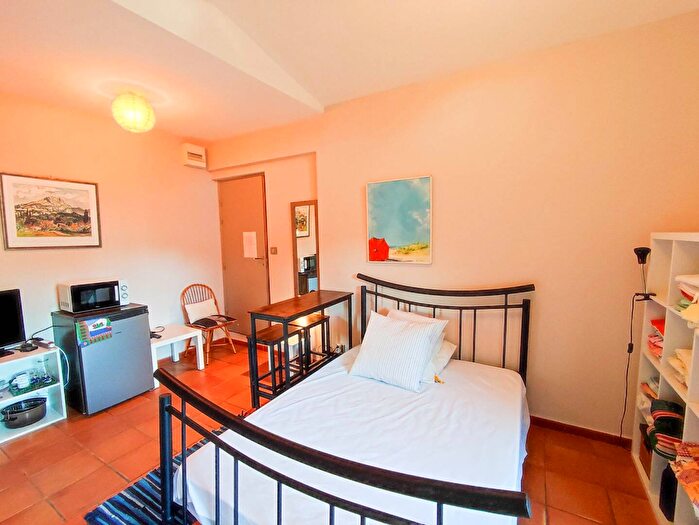 Appartement à louer - Pont de Béraud, Aix-en-Provence - 1 pièce