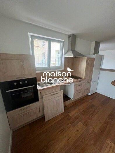 Centre Ville, Saint-Maixent-lécole : Appartement 2 pièces à louer