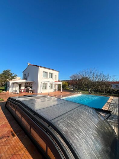 Maison à vendre - Saint-Jean-dAngély - 6 pièces - 4 chambres