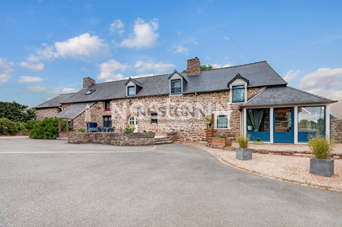 Maison 8 pièces à Bréhand, à vendre