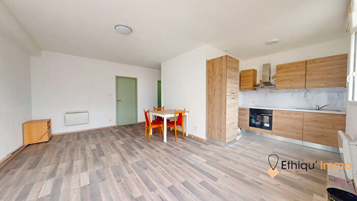 Appartement à vendre - Sainte-Savine - 3 pièces - 2 chambres