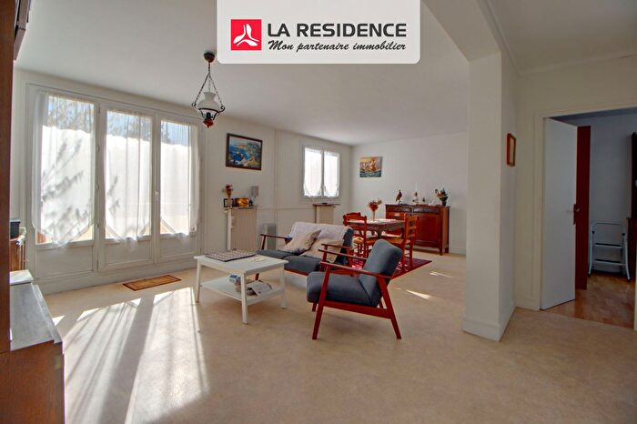 Appartement à vendre - Les Clayes-sous-Bois, Centre-ville - 4 pièces - 2 chambres