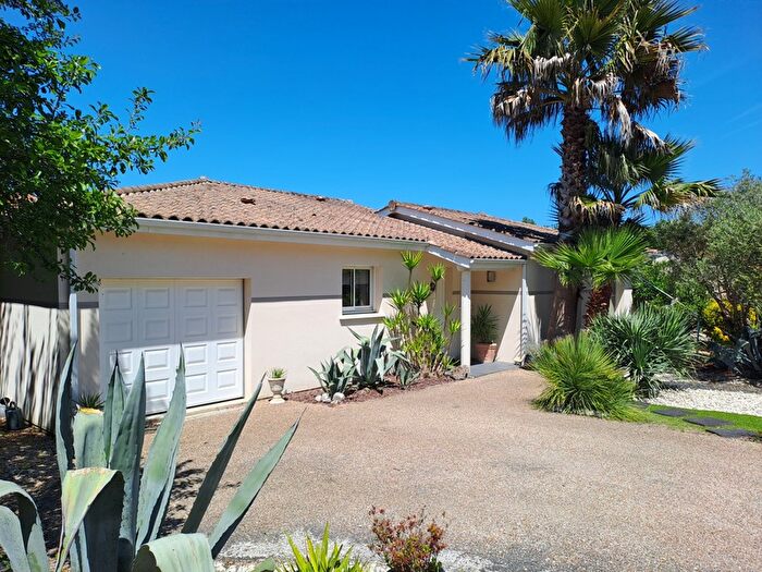 Maison 6 pièces à Saint-Laurent-d'Arce, à vendre