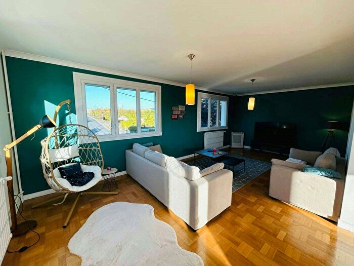 Appartement à louer - Barbâtre-Saint Remy-Verrerie, Reims - 6 pièces - 4 chambres