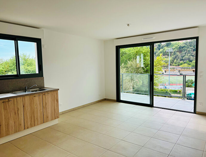 Appartement à louer - Cagnes-sur-Mer, Les Canebiers - 3 pièces - 2 chambres