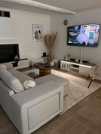 Appartement à louer - Meyrargues - 4 pièces - 3 chambres