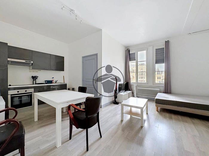 Centre Ville, Saint-Quentin : Appartement 1 pièce à louer