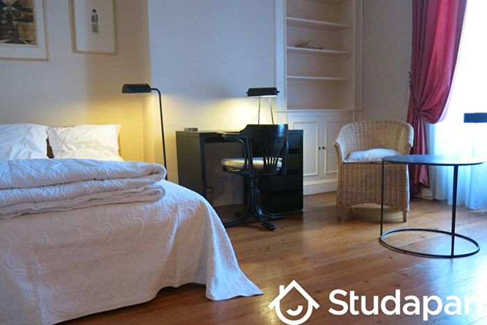 Appartement à louer - Chartrons, Bordeaux - 1 pièce - 1 chambre