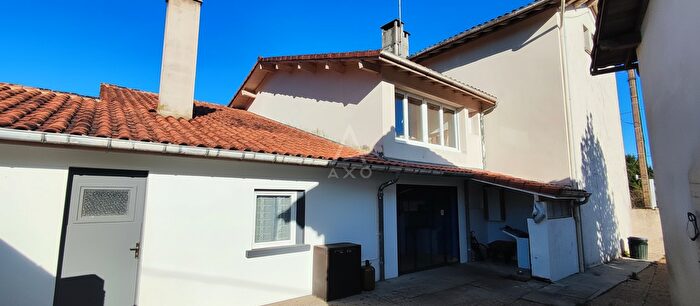 Maison à vendre - Roquefort - 5 pièces - 3 chambres