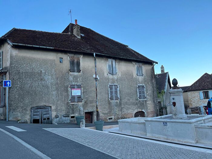 Maison 10 pièces à Saint-Lothain, à vendre