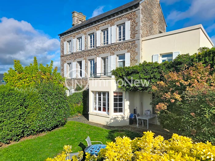 Brécey - Maison 10 pièces à vendre