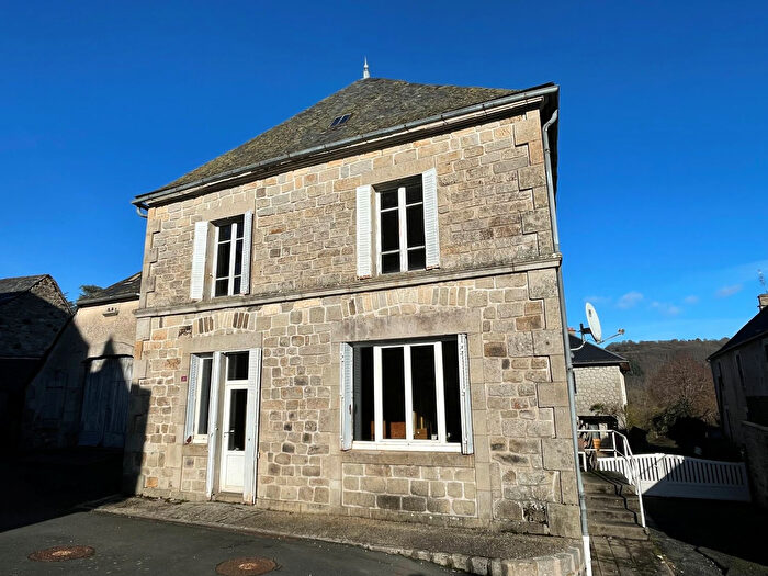 Maison à vendre - Menet - 6 pièces - 3 chambres