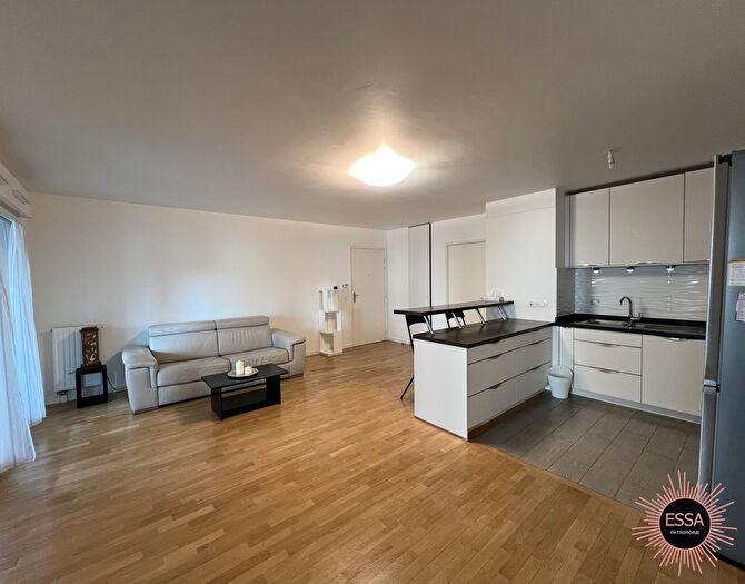 Appartement à louer - Vélizy-Villacoublay, Golf - 3 pièces - 2 chambres