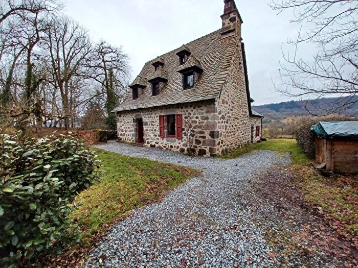 Maison à louer - Polminhac - 5 pièces - 4 chambres