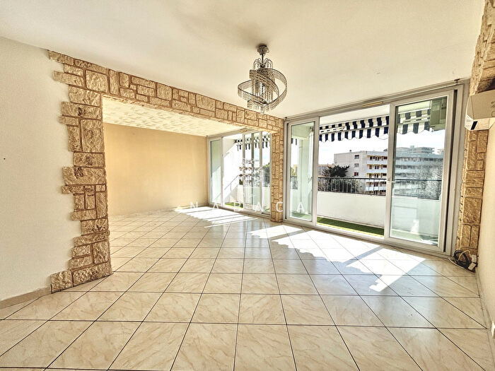 Appartement à louer - Grasse, Saint-Claude - 3 pièces - 2 chambres