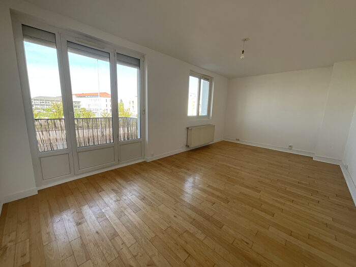 Appartement à louer - Bourges, Centre-ville, Charlet, Lahitolle, Pignoux, Sembat - 3 pièces - 2 chambres