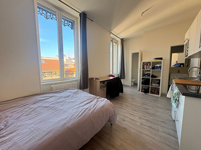 Appartement à louer - Clermont-Ferrand, Delille, Cathédrale, La Gare - 1 pièce