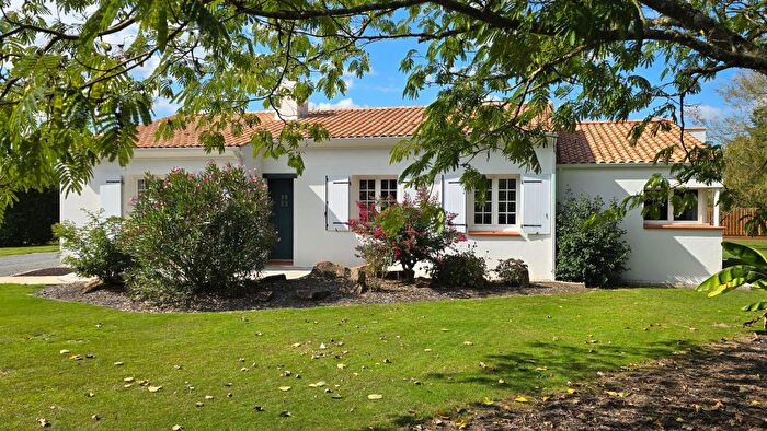 Maison à vendre - Challans, Route de Cholet, Route de la Roche-sur-Yon - 7 pièces - 4 chambres