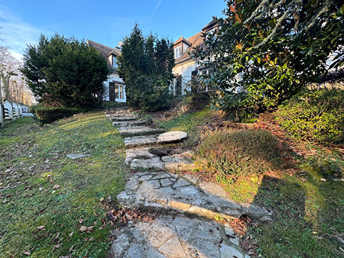 Maison à vendre - Aumont-en-Halatte - 7 pièces - 5 chambres