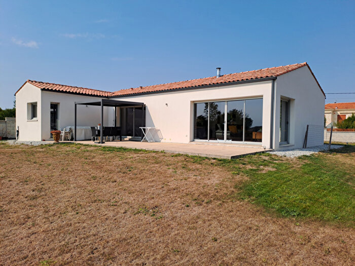 Maison à vendre - Pérignac - 4 pièces - 3 chambres