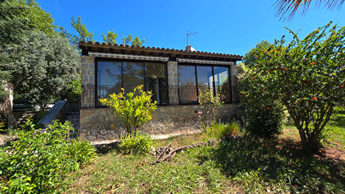 Maison 4 pièces à louer à Tourrettes