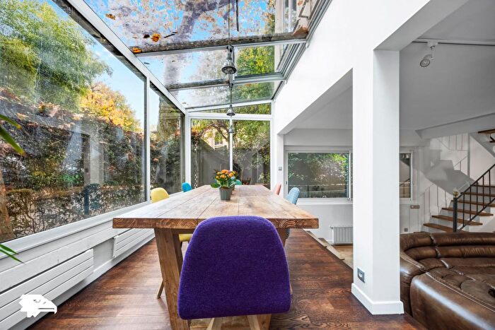 Maison à vendre - Paris e , Ternes, Maillot - 4 pièces - 2 chambres