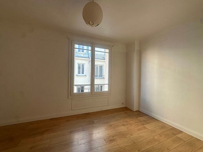Appartement à louer - Secrétan, Paris ème arrondissement - 2 pièces - 1 chambre