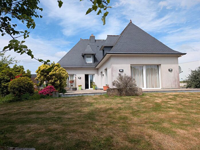 Maison à vendre - Carhaix-Plouguer - 8 pièces - 7 chambres