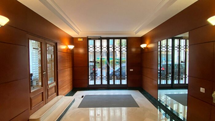 Appartement à louer - Saint James-Général Koenig, Neuilly-sur-Seine - 3 pièces - 2 chambres