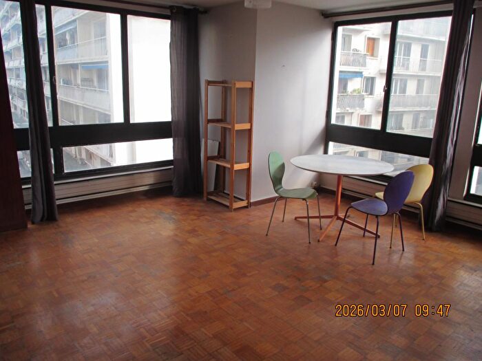 Appartement à louer - Marseille e , Cinq Avenues - 1 pièce