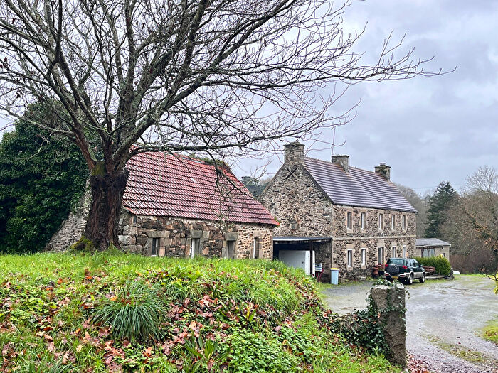 Maison à vendre - Ploubezre - 6 pièces - 5 chambres