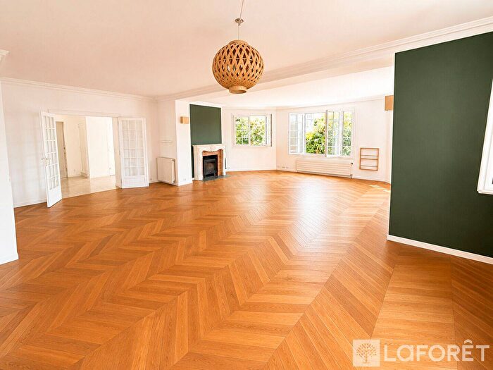 Maison 7 pièces à louer à Père Komitas, Chaville