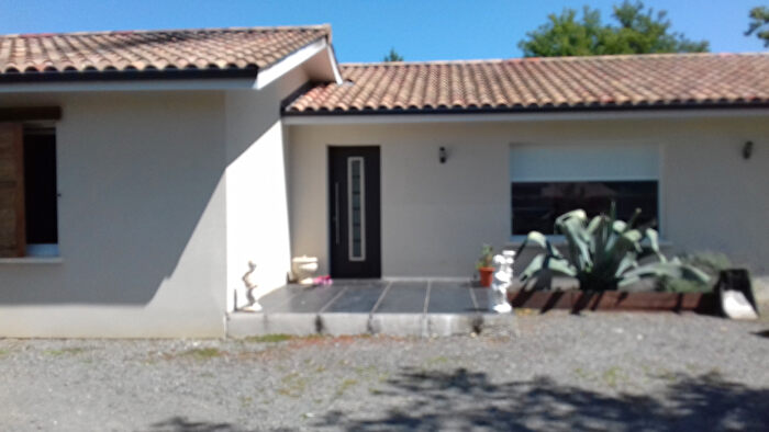 Maison à louer - Naujac-sur-Mer - 4 pièces - 3 chambres