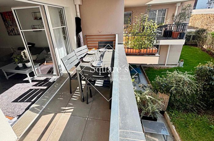 Appartement à vendre - Courbevoie - 3 pièces - 2 chambres