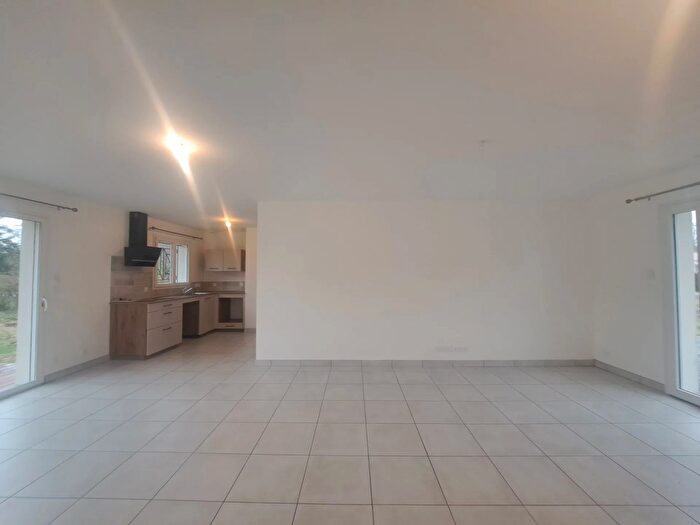 Maison 4 pièces à louer à Lugos