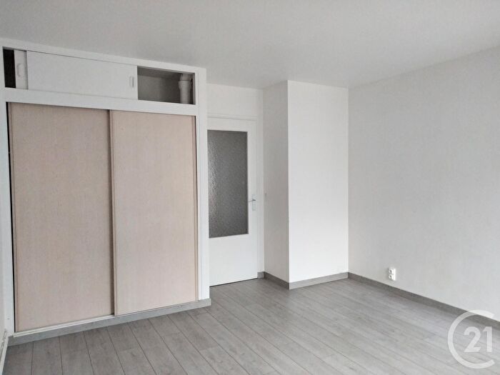 Appartement à louer - Maurepas, Centre-ville, Malmedonne - 1 pièce