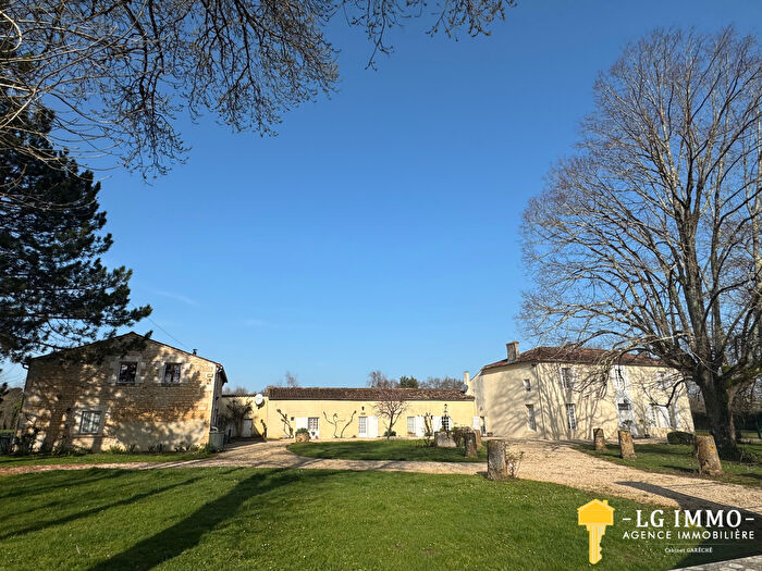 Maison à vendre - Saint-Sigismond-de-Clermont - 15 pièces - 10 chambres