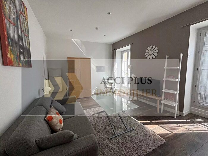 Appartement à louer - Nîmes, Gambetta - 1 pièce - 1 chambre