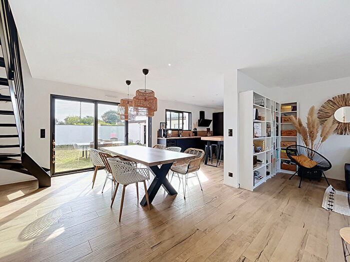 Maison 5 pièces à Saint-Sébastien-sur-Loire, Est, à vendre